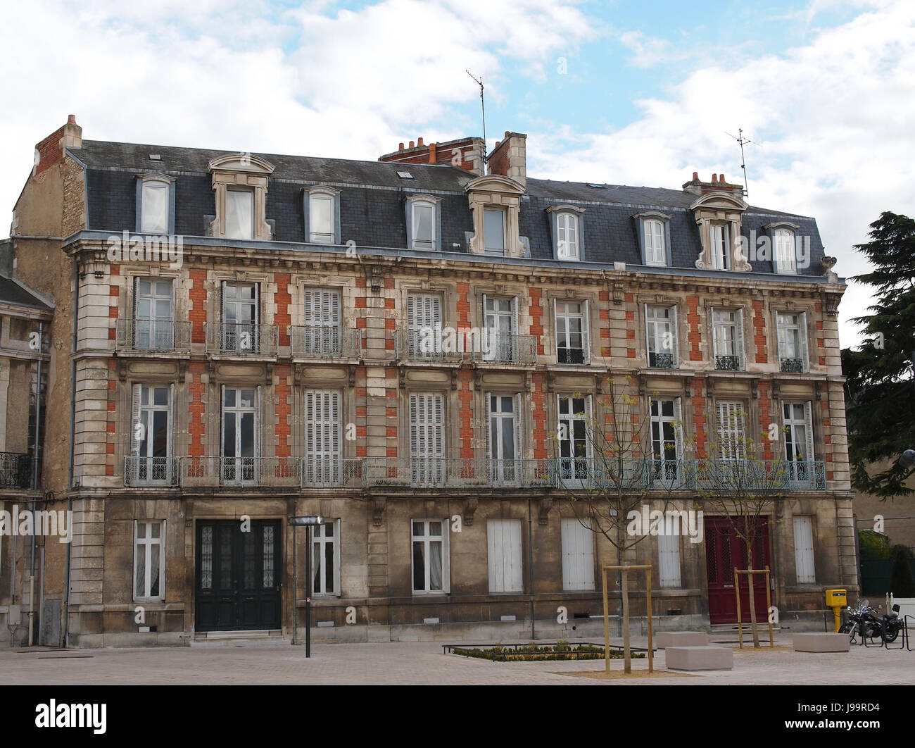 blue, typical, brick, slate, tuff, board, white, red, building, blue ...