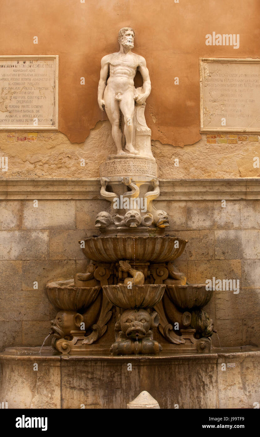 Statue of saturn hi-res stock photography and images - Alamy