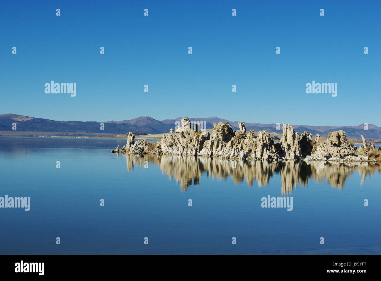 Formation mirroring salt water hi-res stock photography and images - Alamy