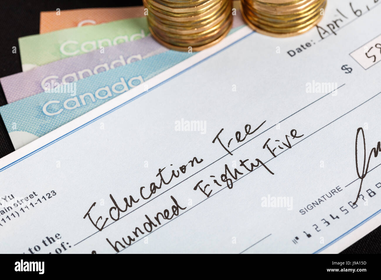 Fake check hi-res stock photography and images - Alamy