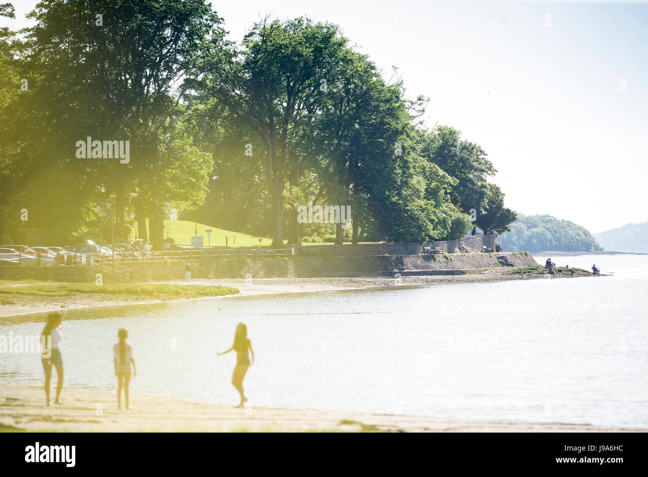 Arnside, Cumbria, UK. 31st May, 2017. Holidaymakers enjoy the sun ...
