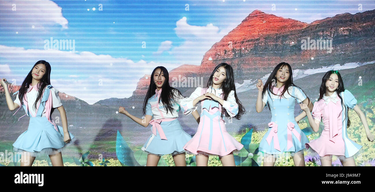 S. Korean girl group ELRIS South Korean girl group ELRIS performs ...