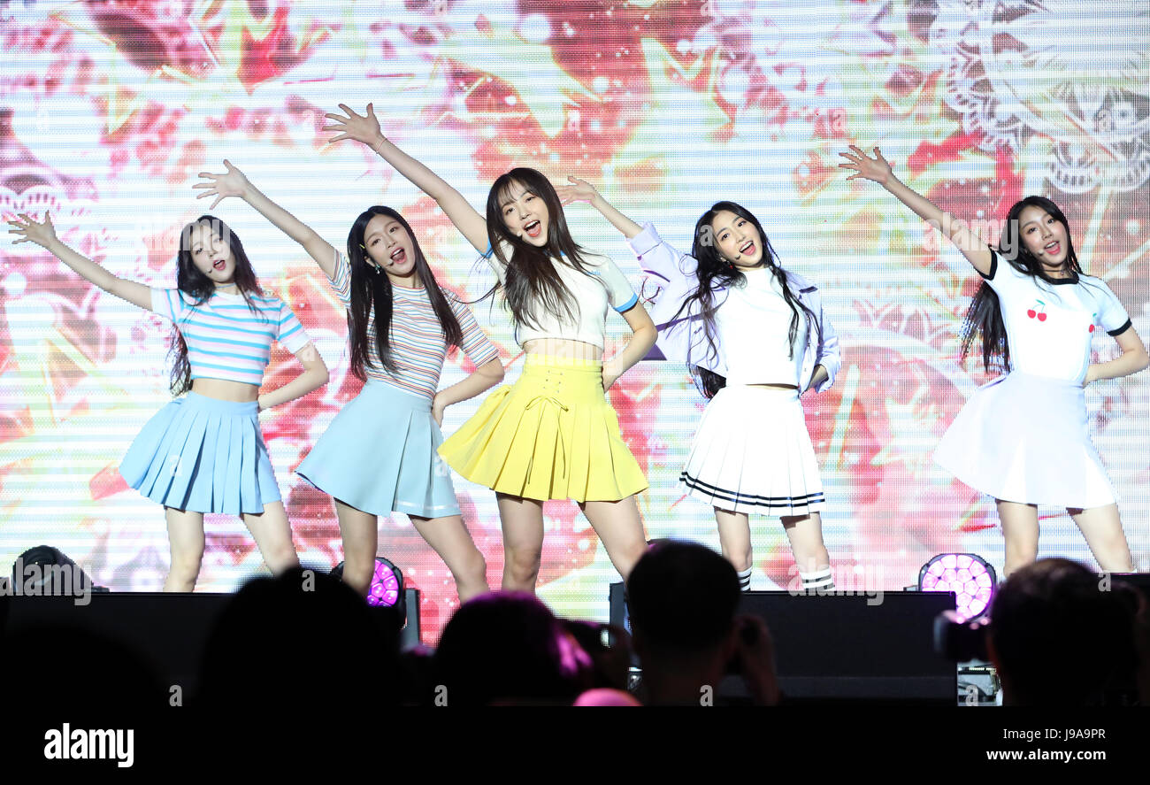 S. Korean girl group ELRIS South Korean girl group ELRIS performs ...