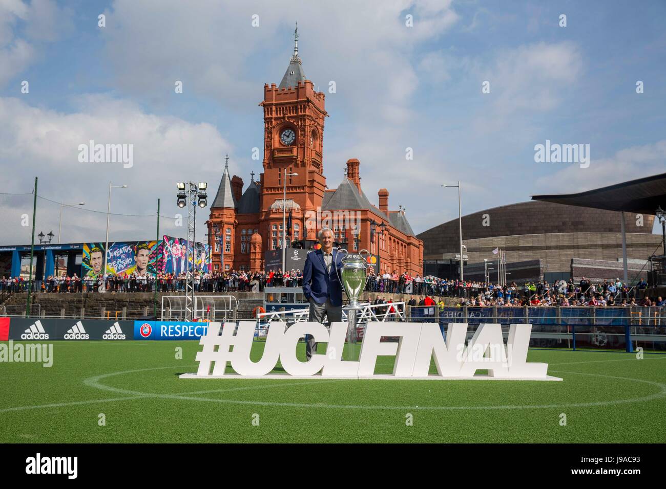 Champions league final 2017 trophy hi-res stock photography and images ...