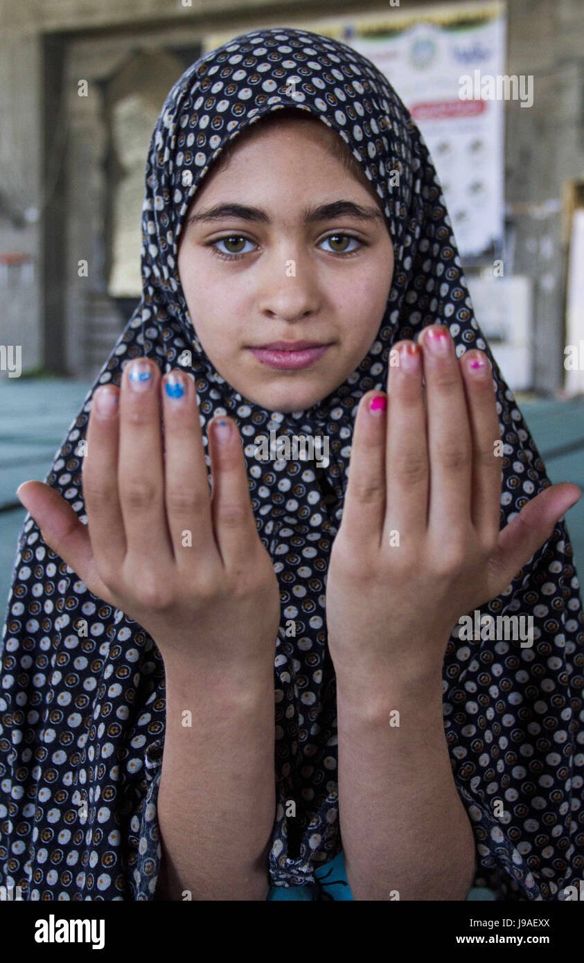 Gaza City, The Gaza Strip, Palestine. 1st June, 2017. A Palestinian ...