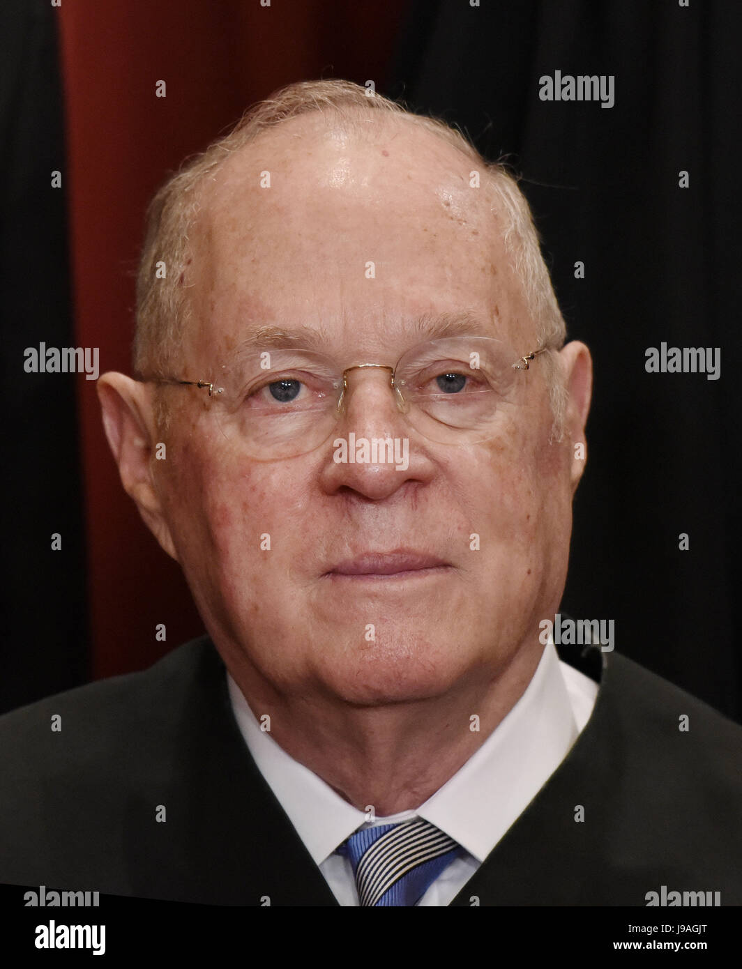 Associate Justice Anthony M. Kennedy poses for a group photograph at ...