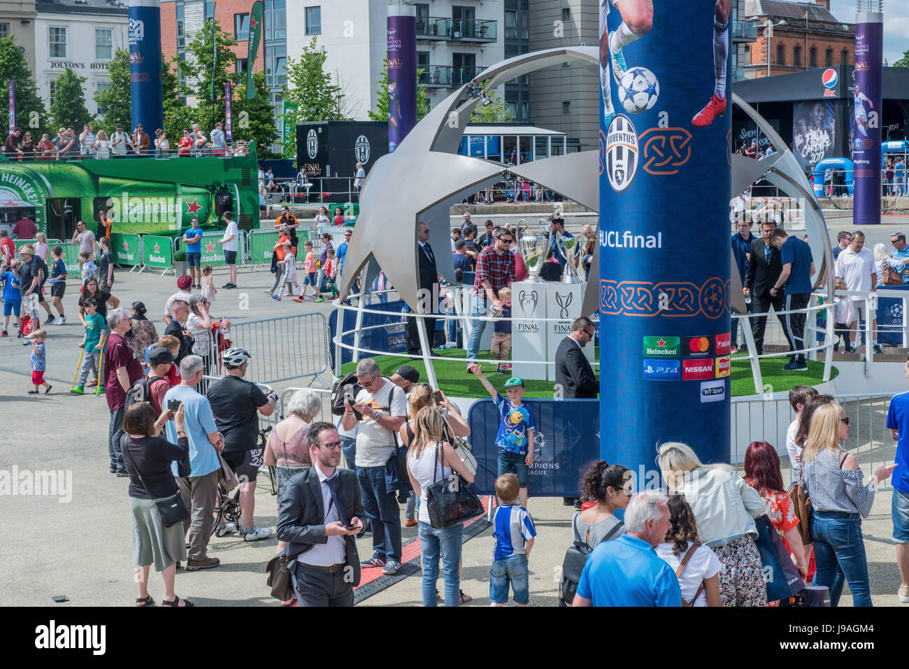 Champions league final cardiff hi-res stock photography and images - Alamy