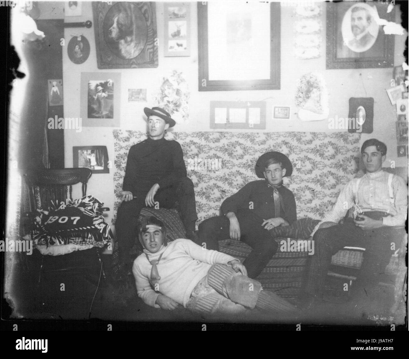 America university campus students Black and White Stock Photos ...