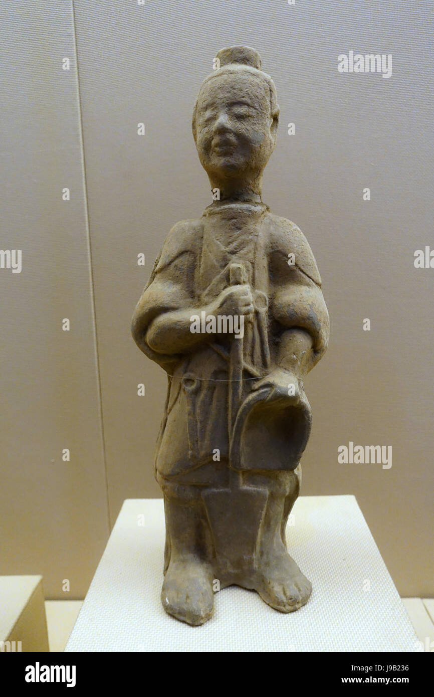 Woman with broom and dustpan, China, unearthed at Cuiping Mountain ...