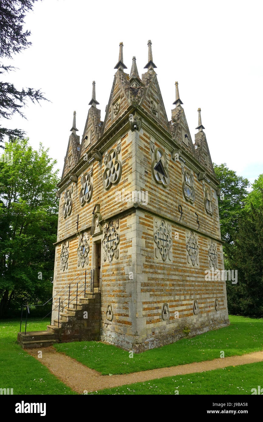 Rushton triangular lodge hi-res stock photography and images - Alamy