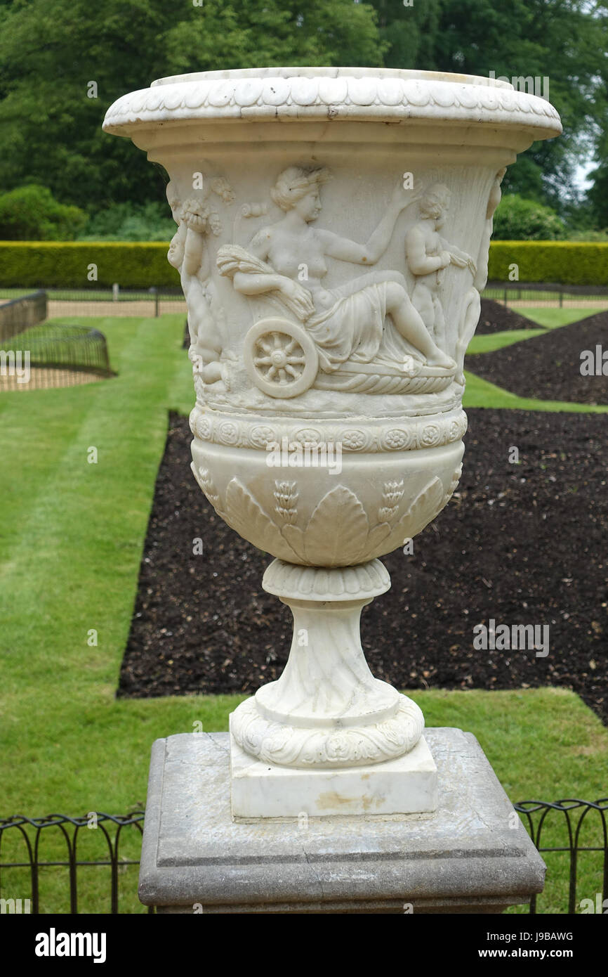 Urn Waddesdon Manor Buckinghamshire, England DSC07504 Stock Photo - Alamy