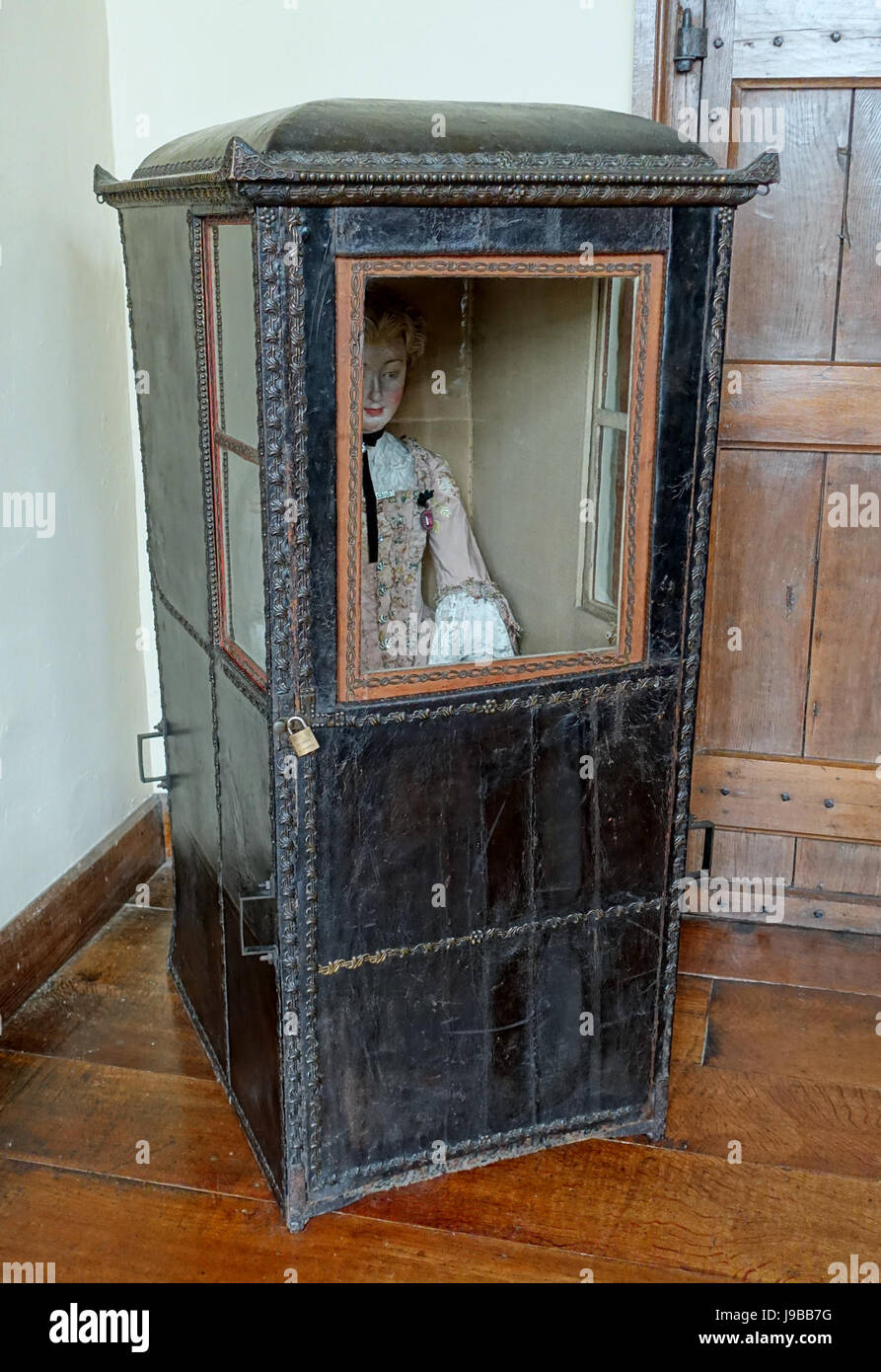 18th century transportation sedan chair hi-res stock photography and ...