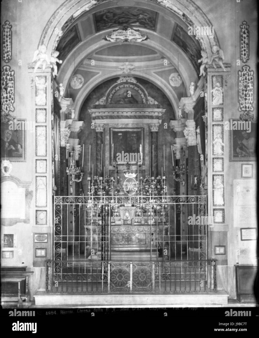 Santa maria church sanctuary Black and White Stock Photos & Images - Alamy