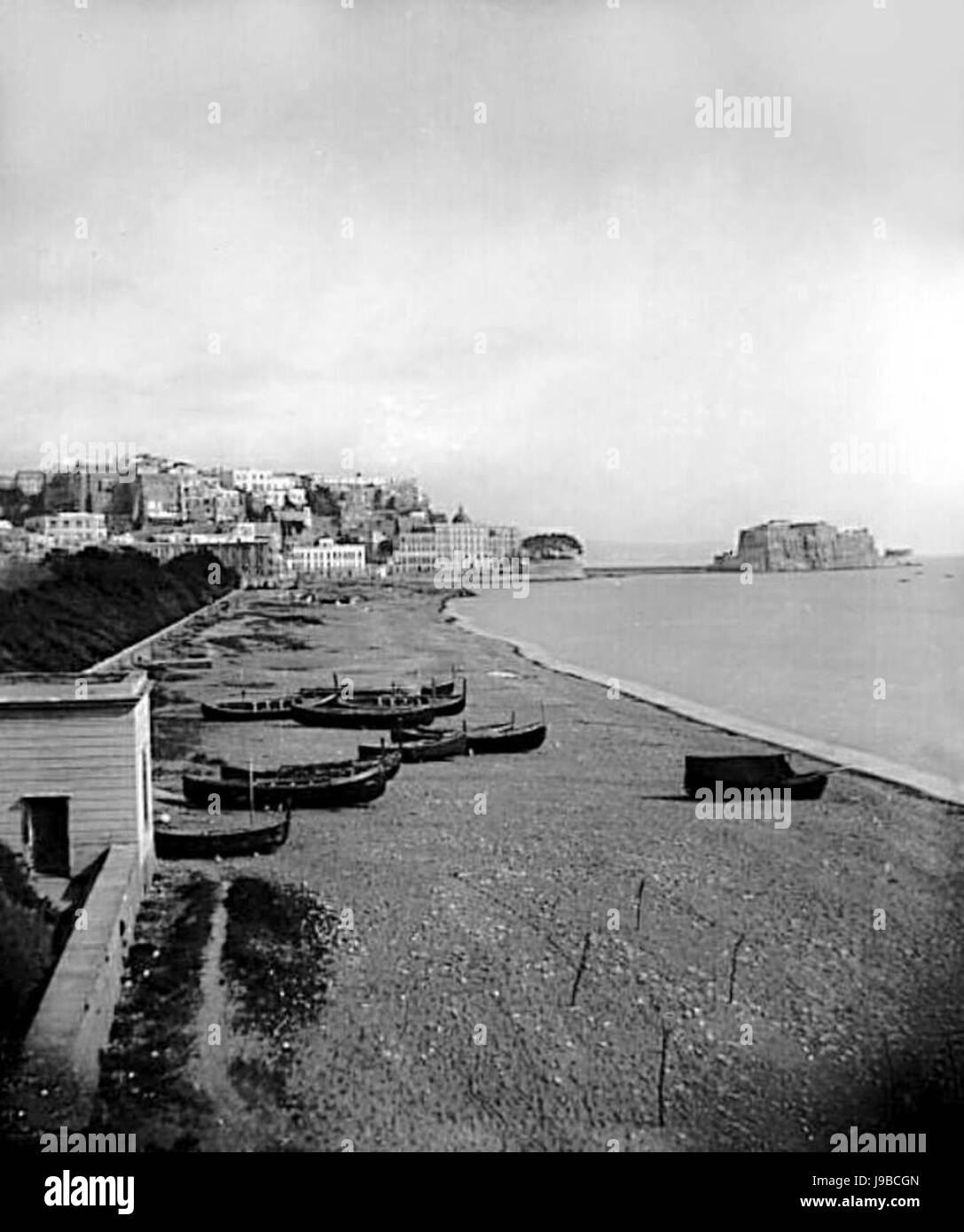 Napoli, spiaggia antecedente a via Caracciolo Stock Photo - Alamy