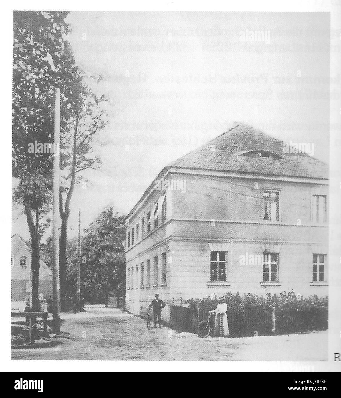Ruhland, Wallstr. 1, Lindenplatz Schule und altes Rathaus, 1900 Stock ...