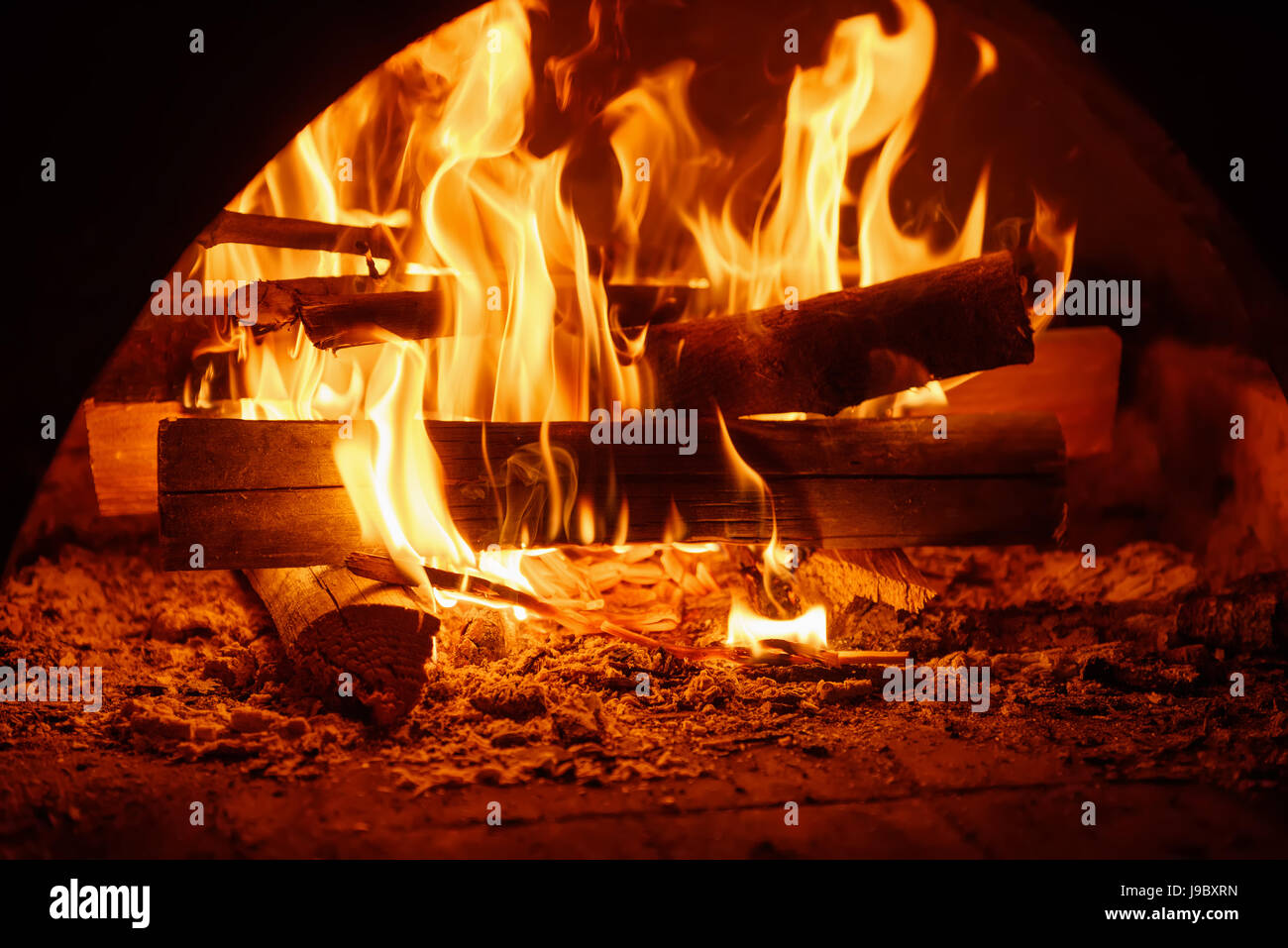 Fire in mantelpiece Stock Photo - Alamy