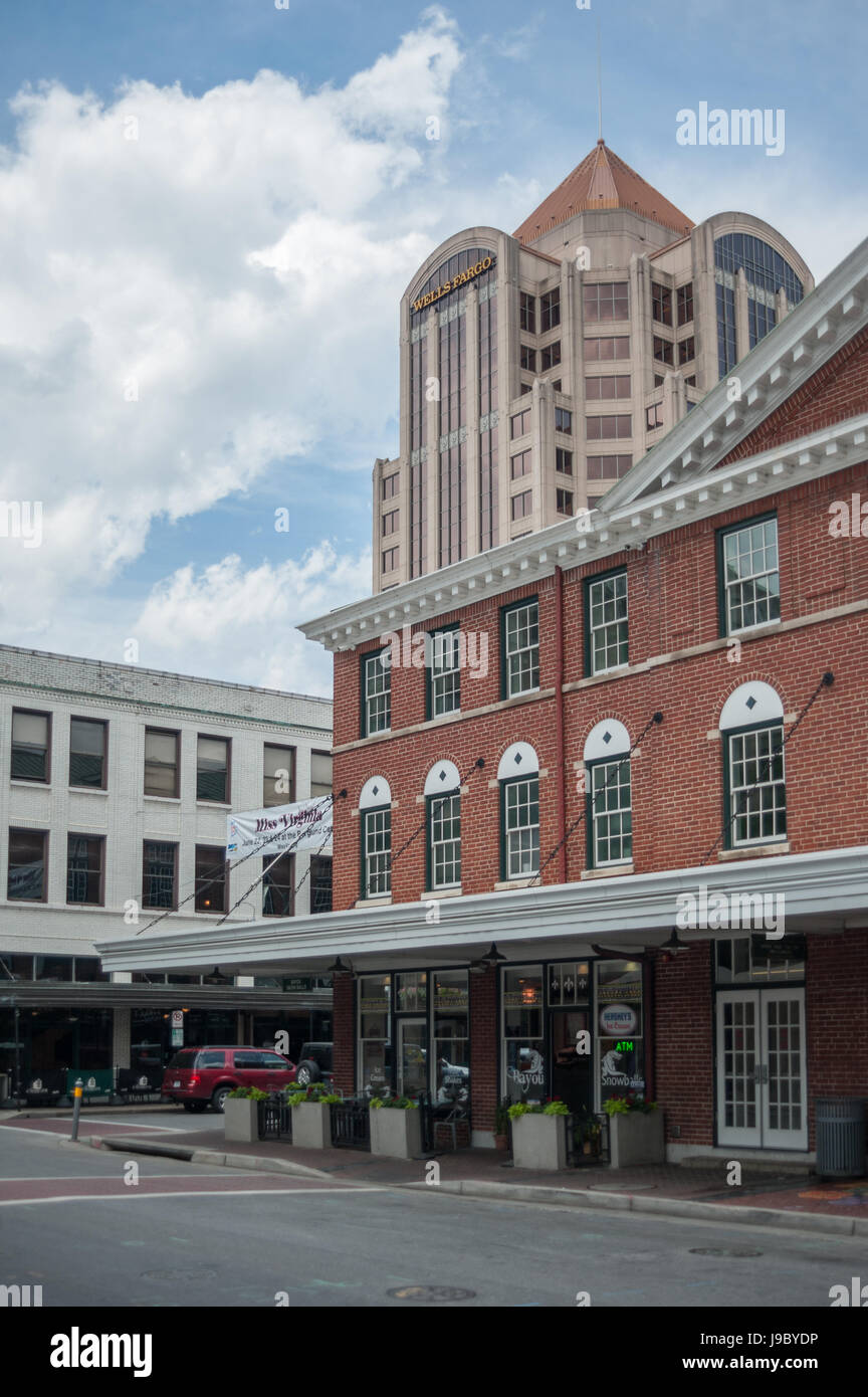 ROANOKE, VIRGINIA-MAY 30: View of downtown Roanoke, Virginia Stock ...