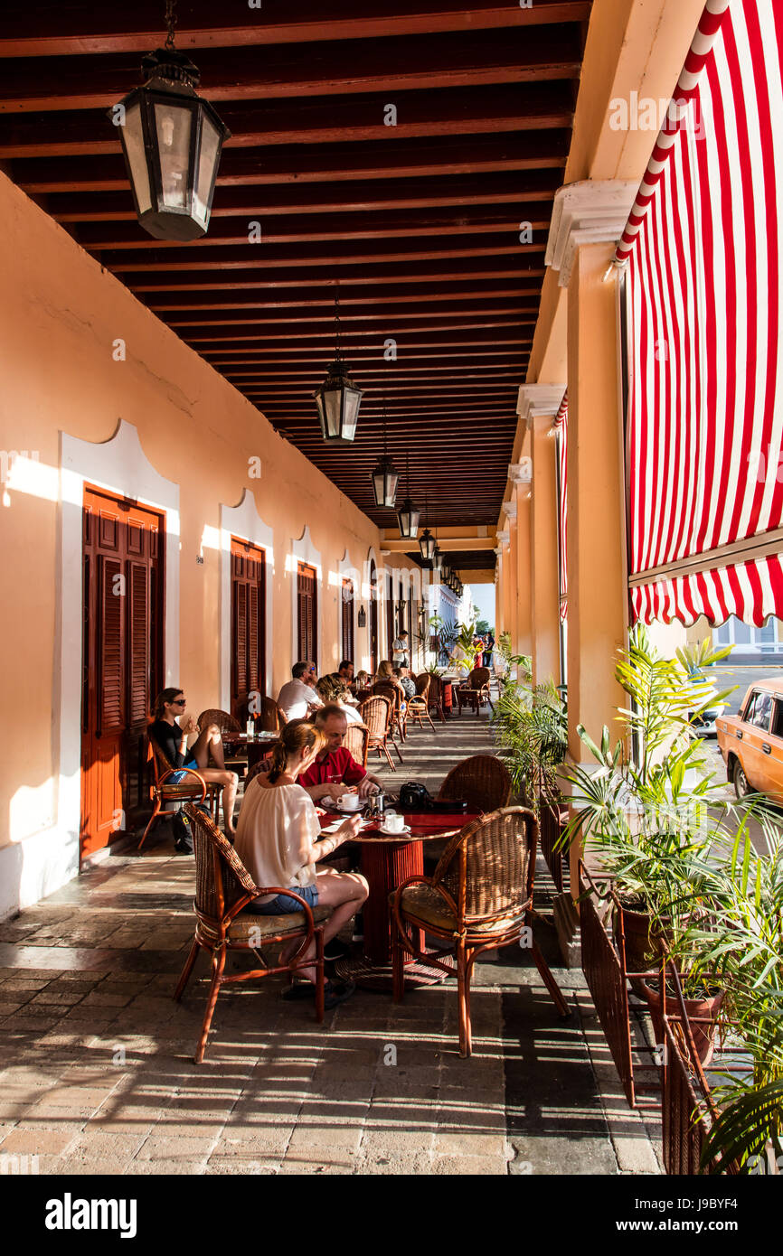 Restaurant on a covered walkway located on the PARQUE JOSE MARTI ...