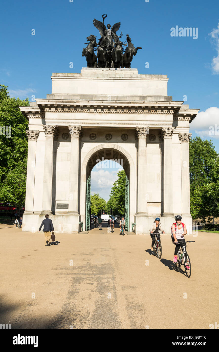Constitution arch wellington arch angel hi-res stock photography and ...