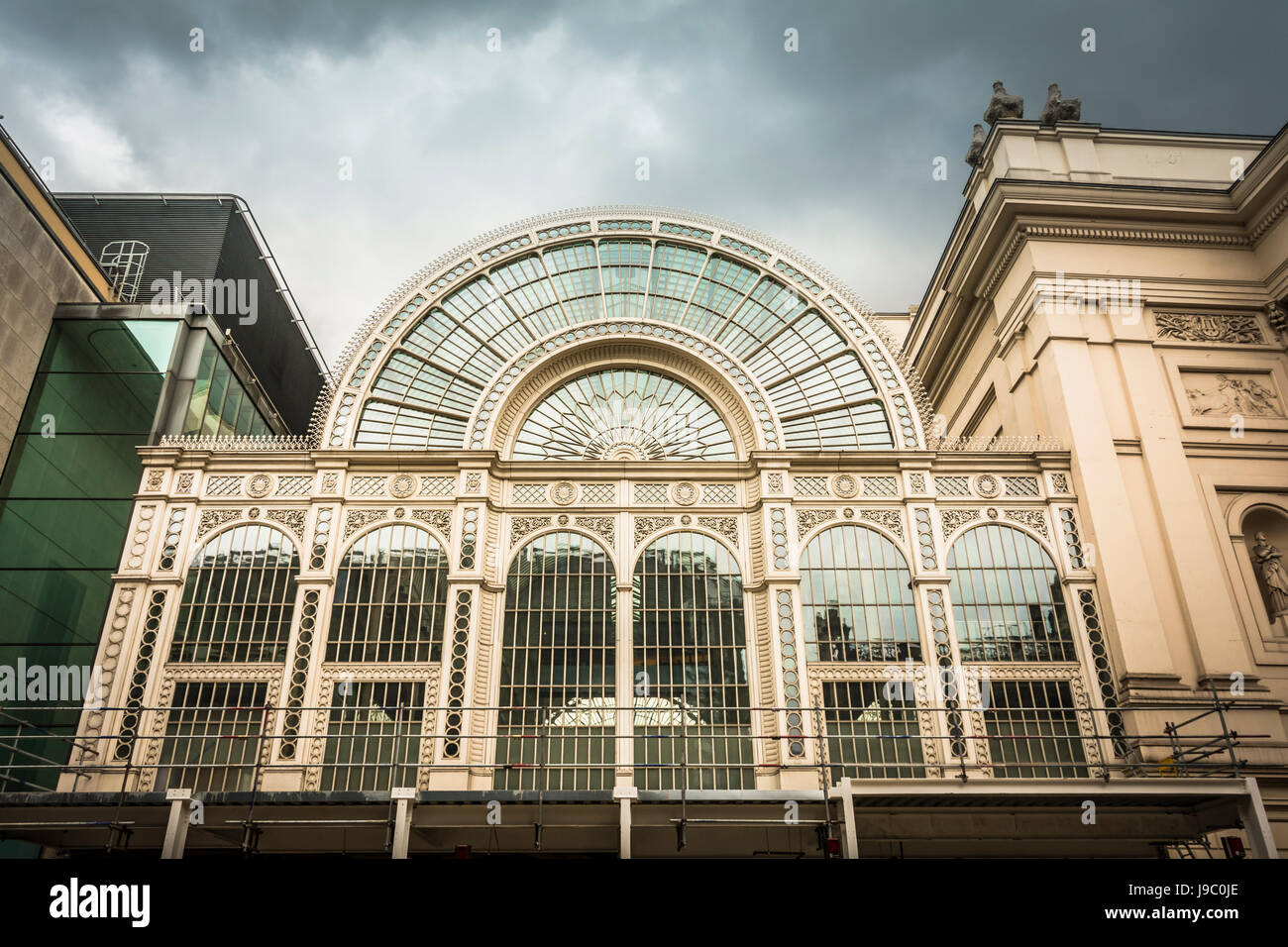 Exterior of the Royal Opera House, Covent Garden, London, England, UK ...