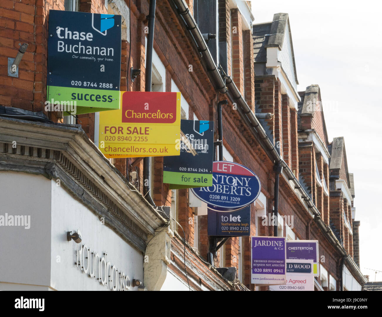 Estate Agents Signs Stock Photos & Estate Agents Signs Stock Images - Alamy