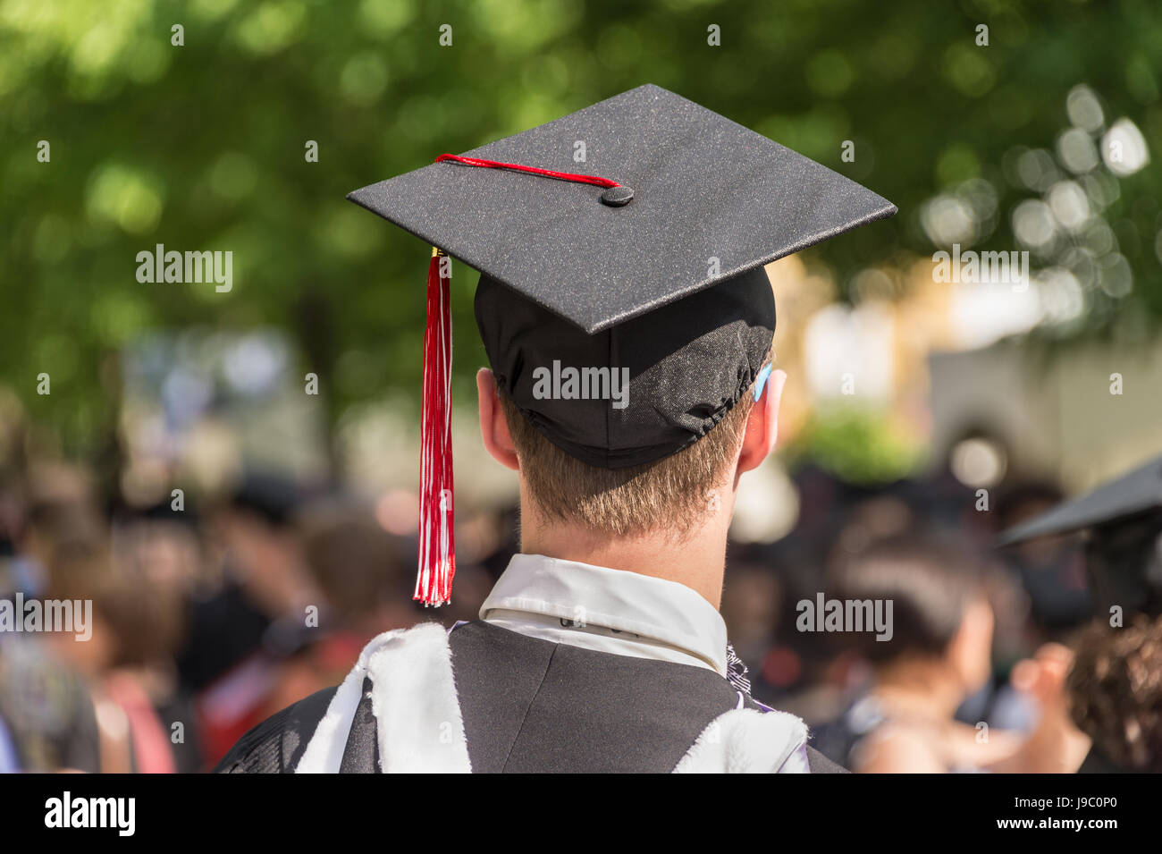 Group of students after graduation hi-res stock photography and images ...