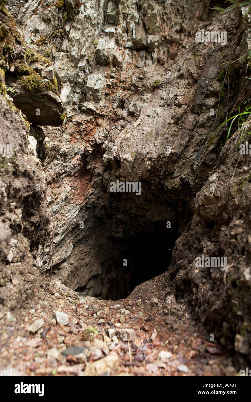 Black cave tunnel hi-res stock photography and images - Alamy