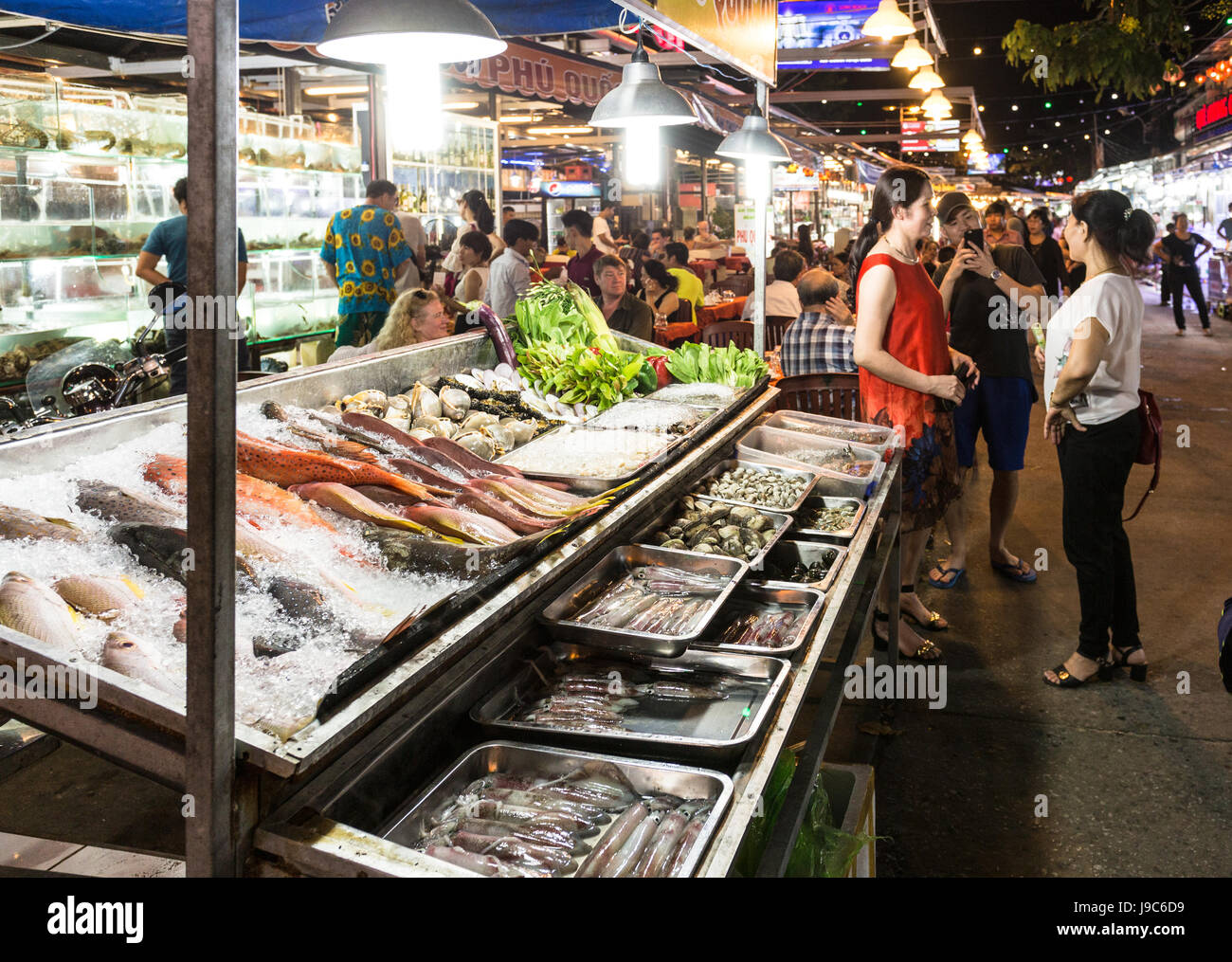 Vietnam food market stall fish seafood hi-res stock photography and ...