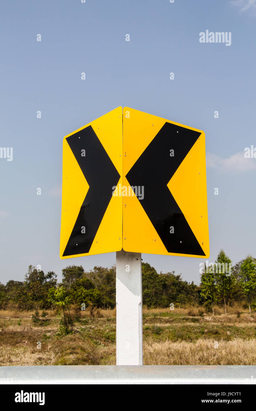 Rhombus sign signal traffic sign hi-res stock photography and images ...