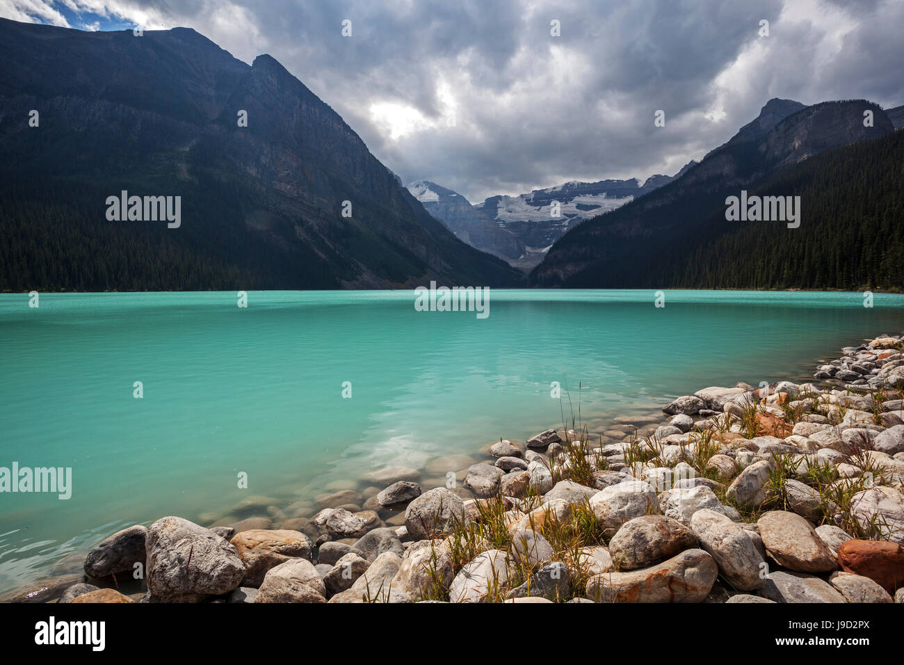 Lake Louise, at back Mount Victoria, Banff National Park, Rocky ...
