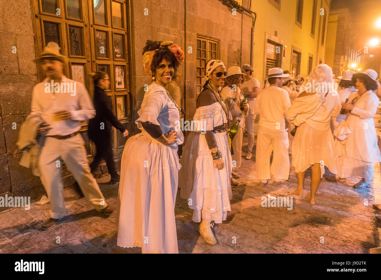 Lively Carnival visitors, white powder and white clothes, evening mood ...