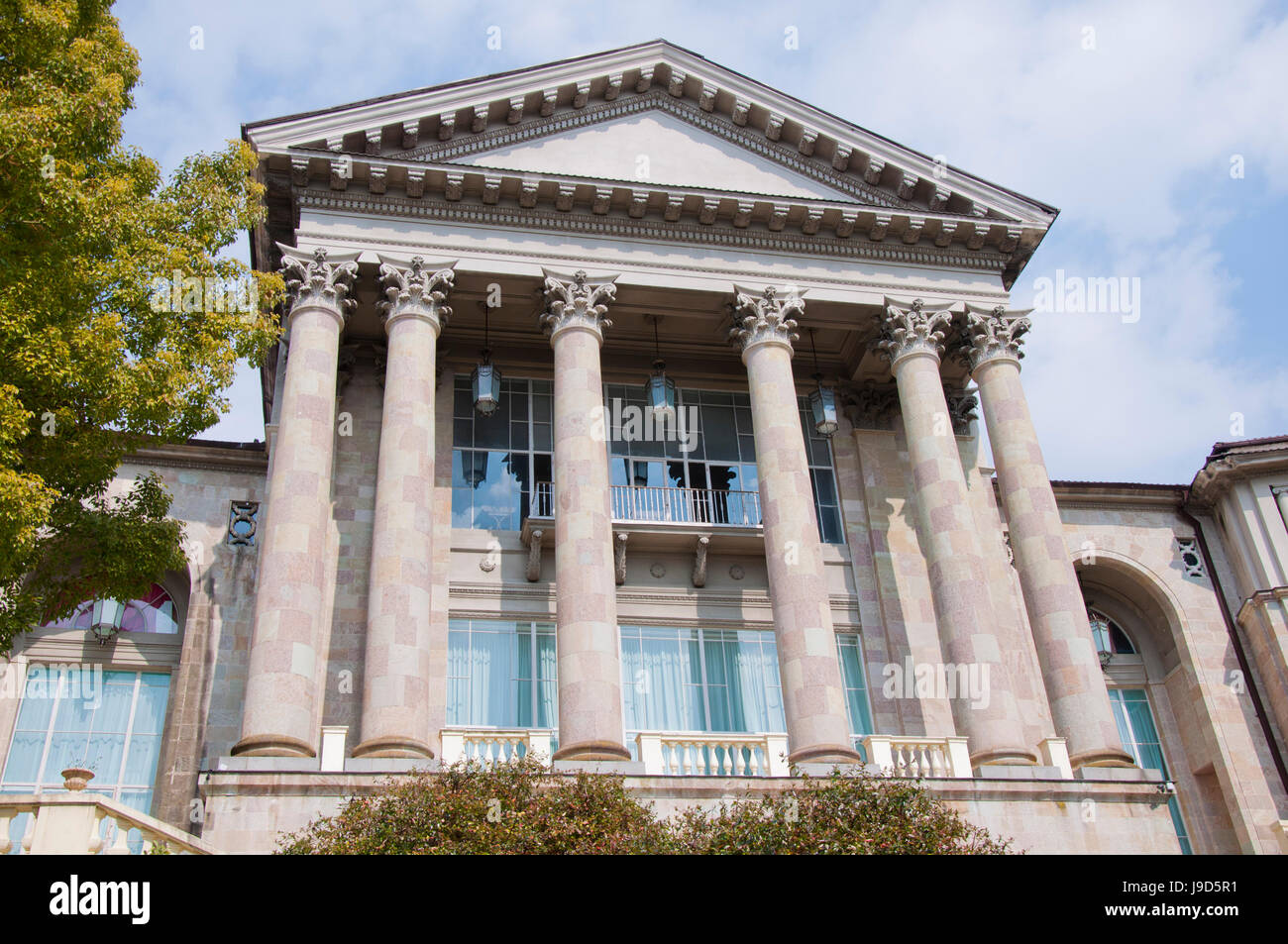 big, large, enormous, extreme, powerful, imposing, immense, relevant ...