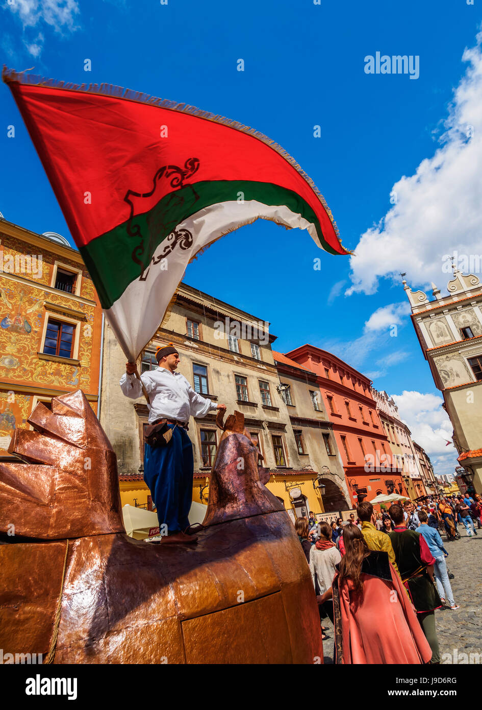 Hen sculpture hi-res stock photography and images - Alamy