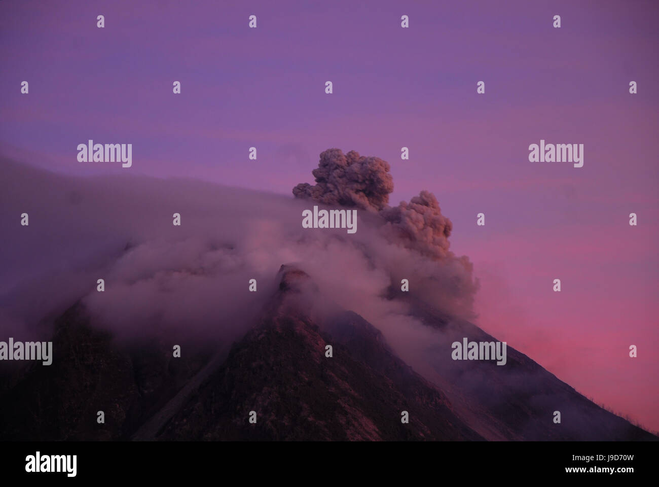 North Sumatra, Indonesia. 01st June, 2017. Mount Sinabung showing no ...