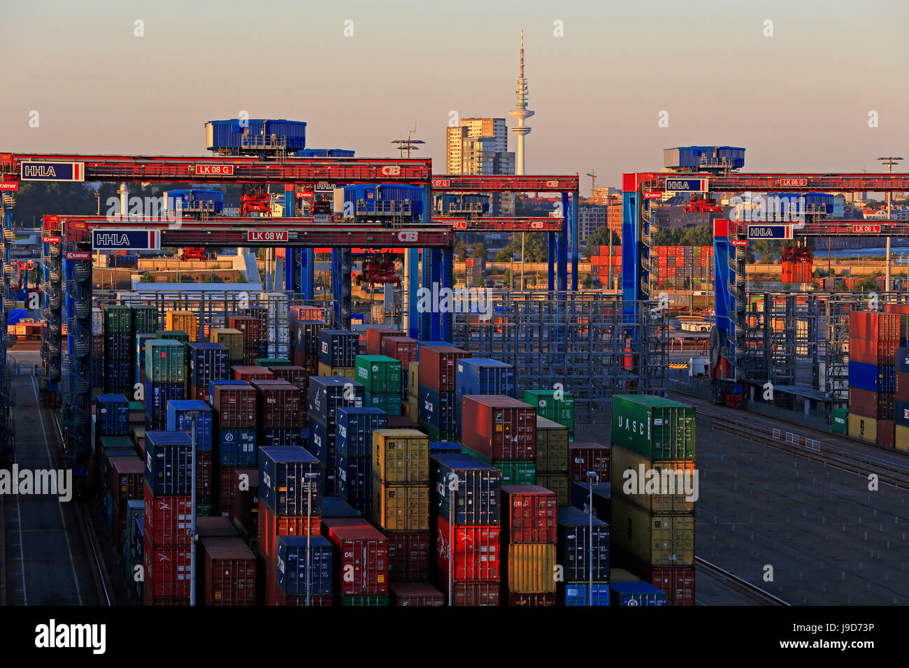 Hamburg harbour container terminal hi-res stock photography and images ...