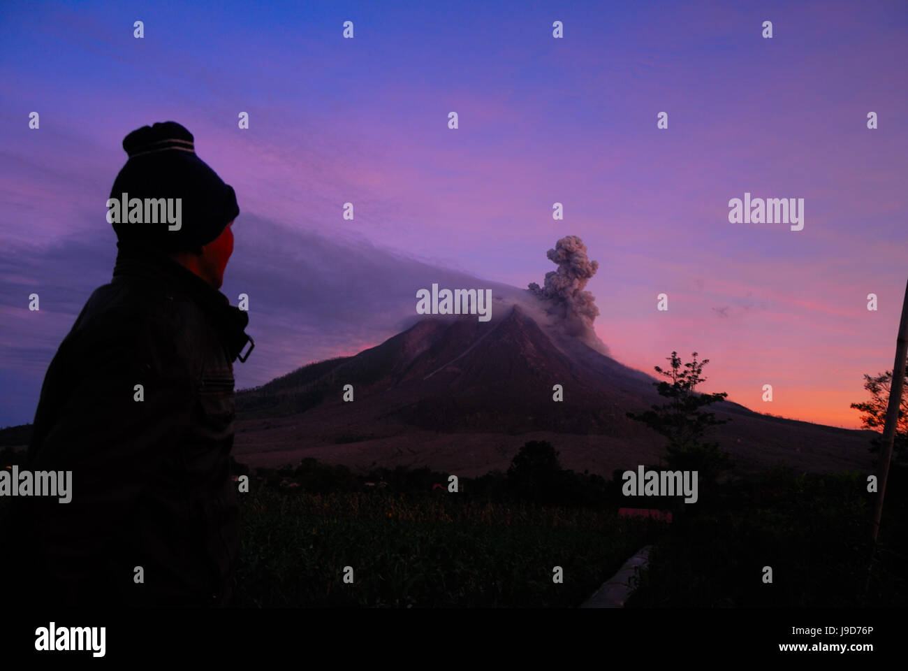 North Sumatra, Indonesia. 01st June, 2017. Mount Sinabung showing no ...