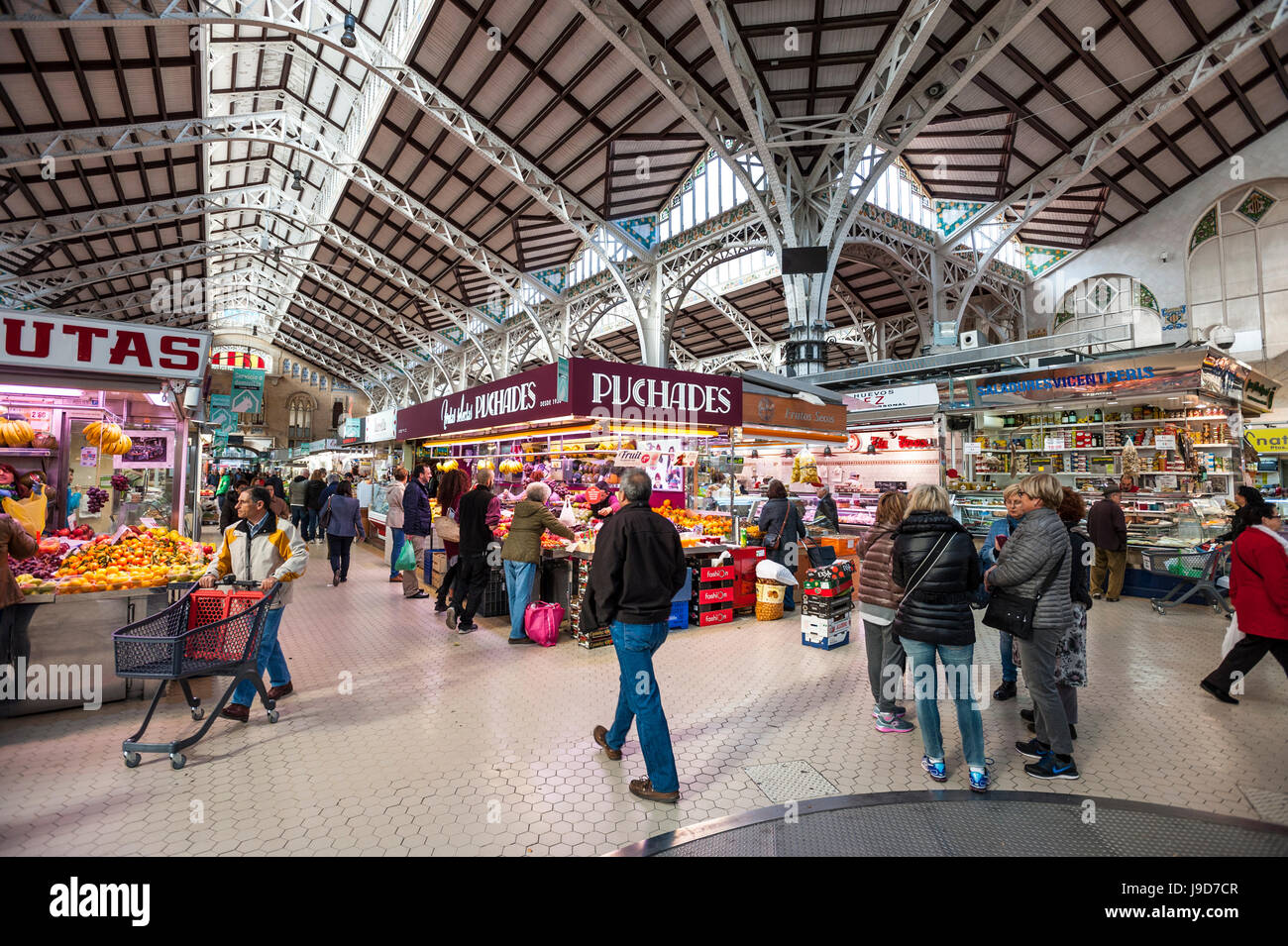 Valencia central market exterior hi-res stock photography and images ...
