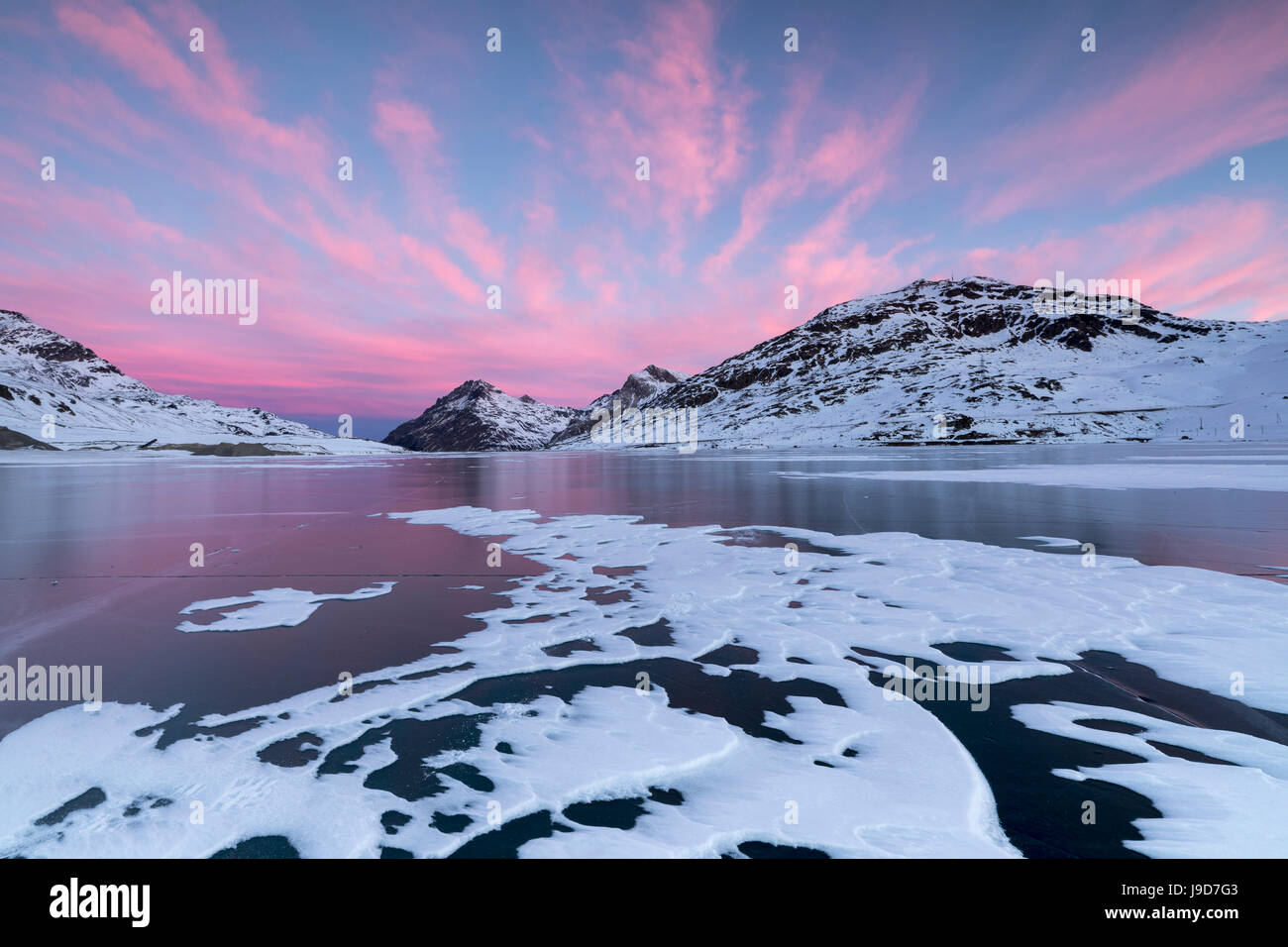 Lago bianco hi-res stock photography and images - Alamy