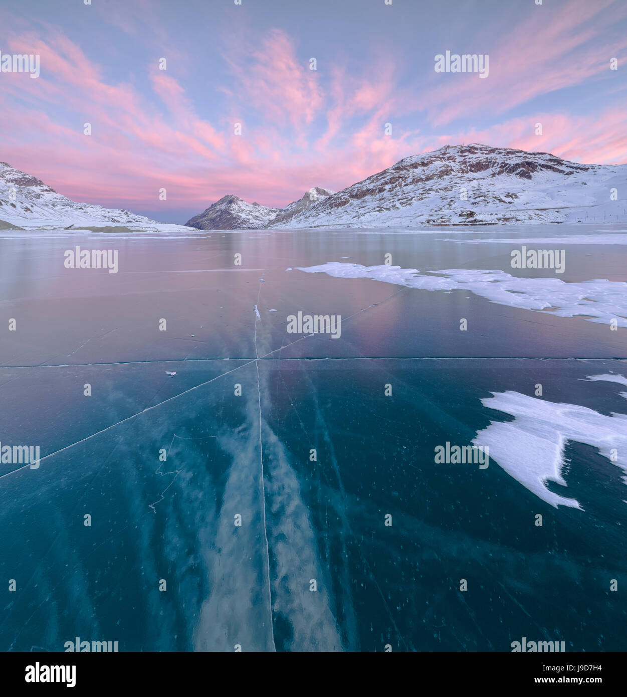 Lago bianco hi-res stock photography and images - Alamy