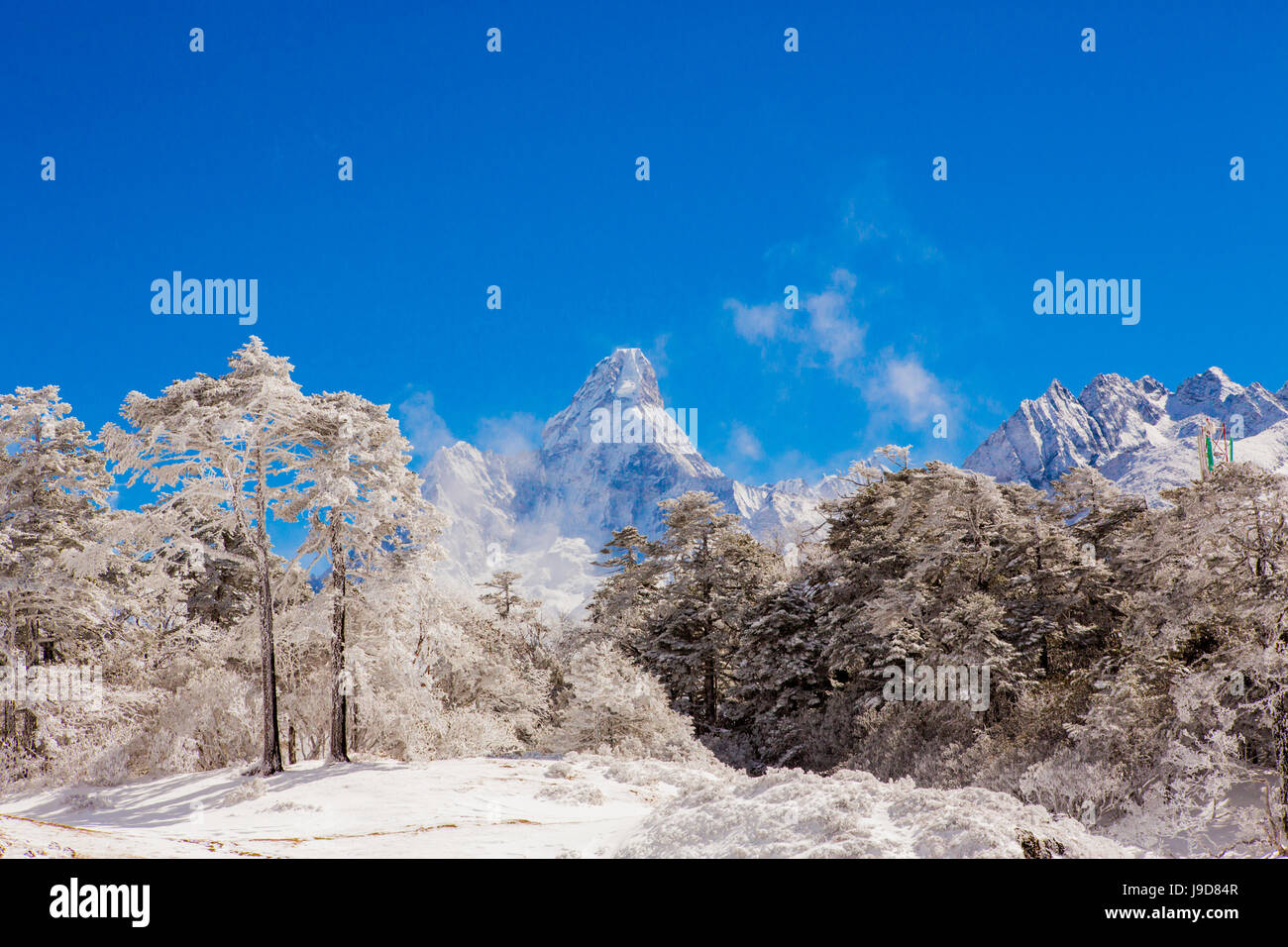 Peak of mount everest hi-res stock photography and images - Alamy
