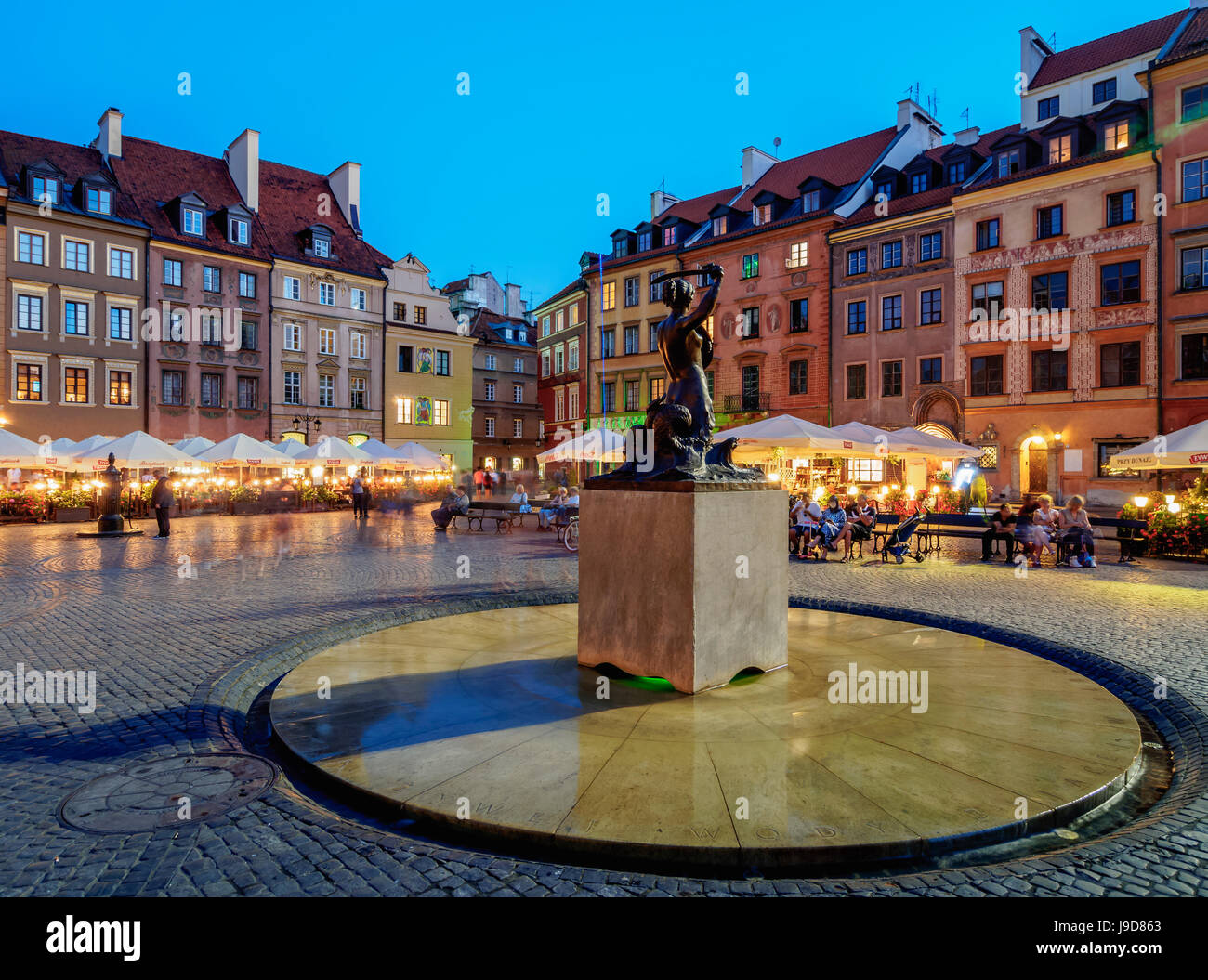 Old Town Market Place and the Warsaw Mermaid at twilight, Warsaw ...
