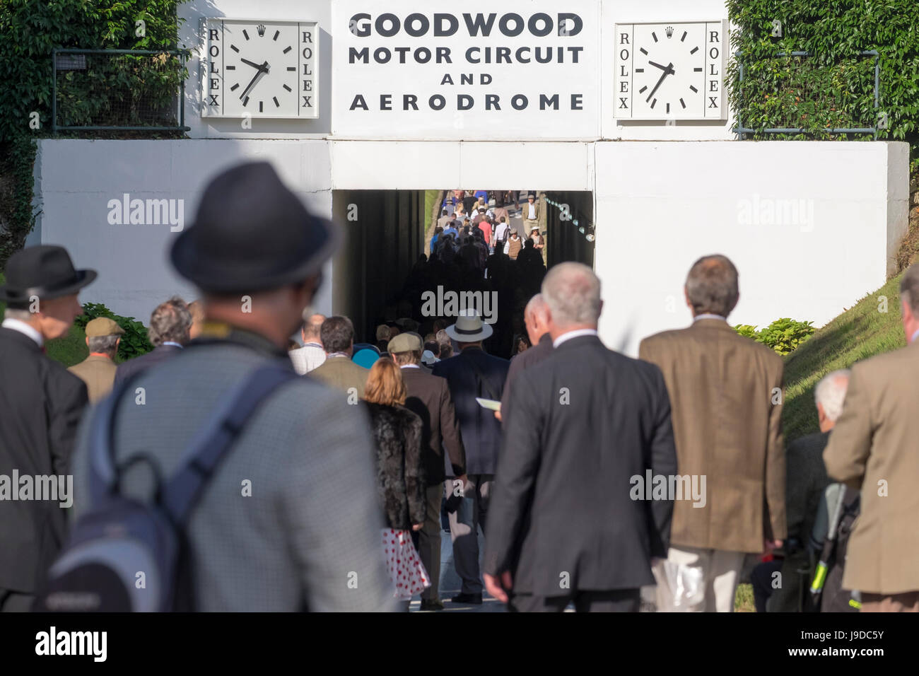 Squashing crowd hi-res stock photography and images - Alamy