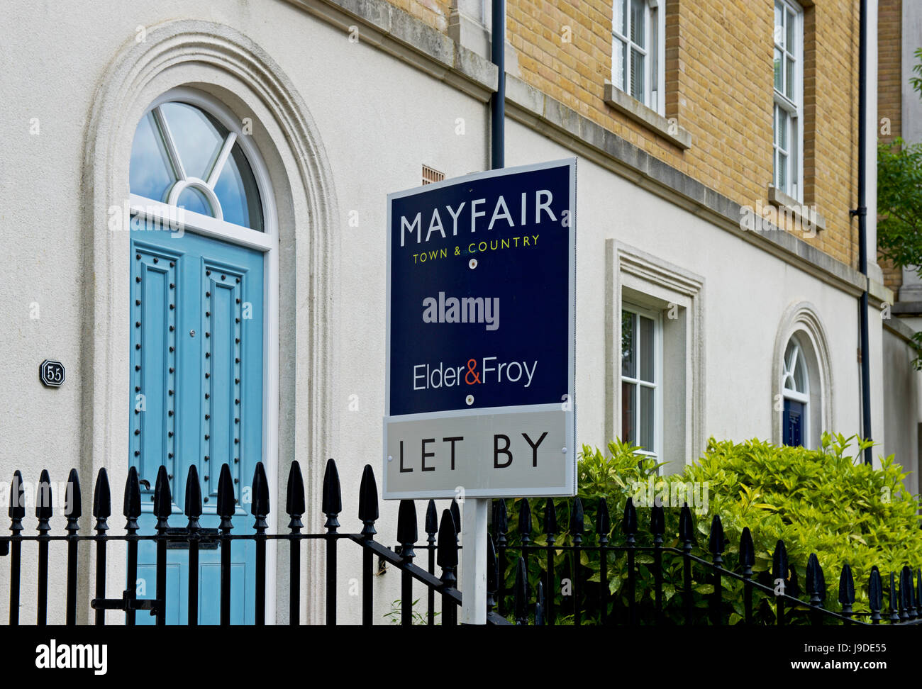 'To let' sign outside in Poundbury, Dorset, England UK Stock Photo - Alamy