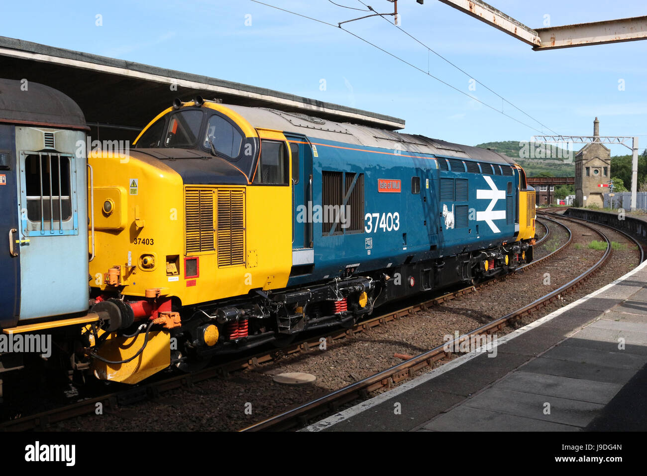 Class 37 diesel electric locomotive, 37 403 Isle of Mull, with a loco ...