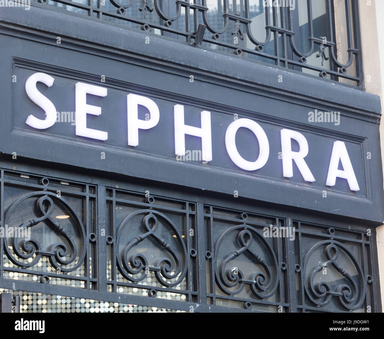 Boulevard haussmann, paris, france hi-res stock photography and images ...