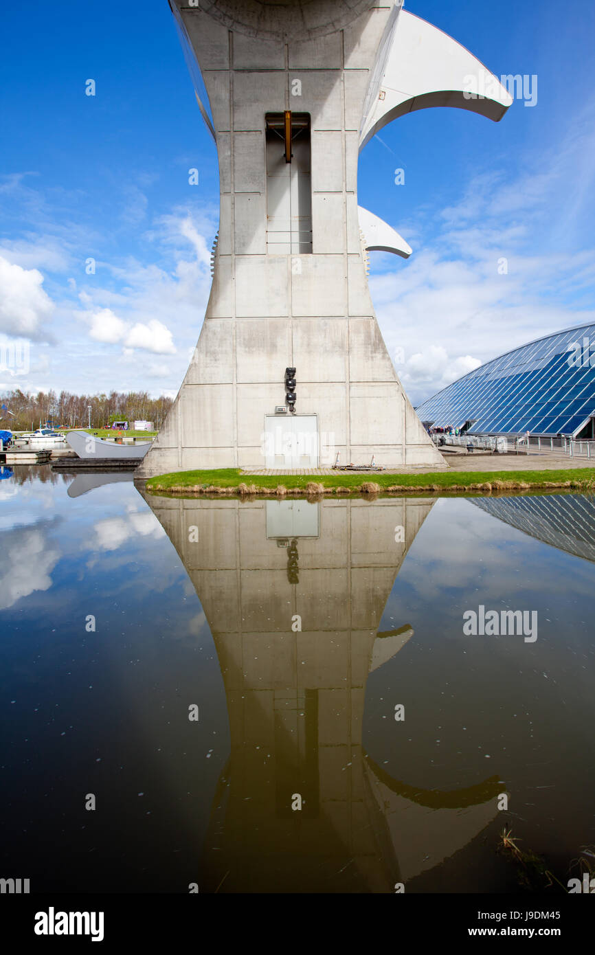 wheel, reflection, style of construction, architecture, architectural ...