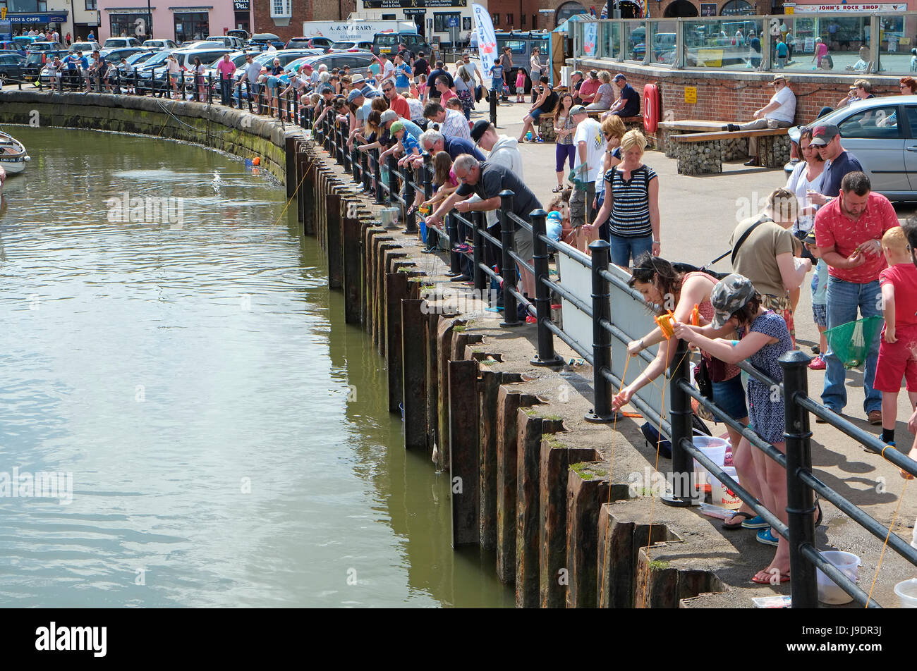 Family crabbing area hi-res stock photography and images - Alamy