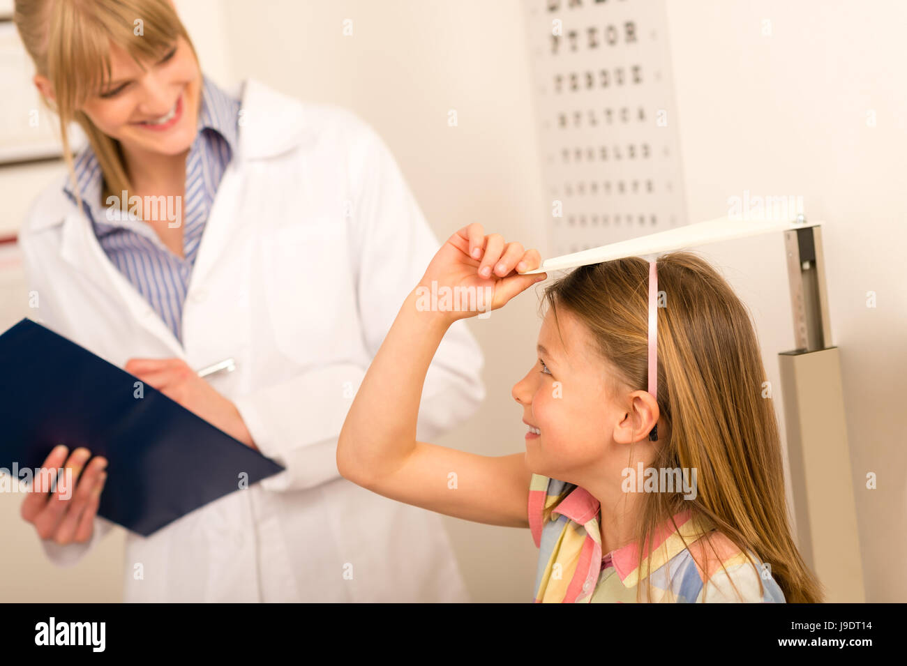 Doctor measure height girl hi-res stock photography and images - Alamy