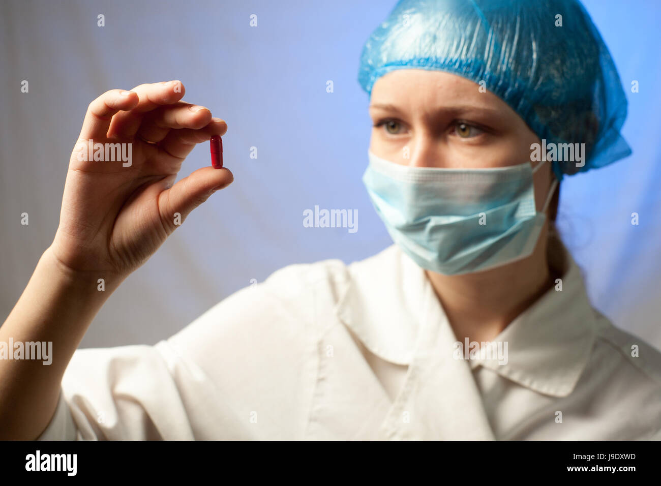 Nurse with pills in hand in hospital Stock Photo - Alamy