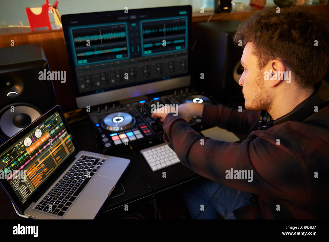 Composing music computer hi-res stock photography and images - Alamy